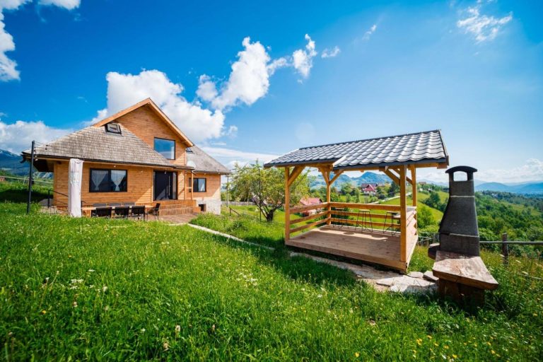 Lista cu #48 de cabane inedite din Romania, care merita vizitate ...