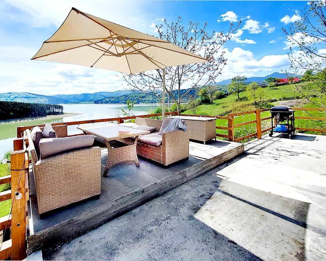 Experiente inedite si aventura la Moon Lake Bicaz ! Cazare pe marginea ...